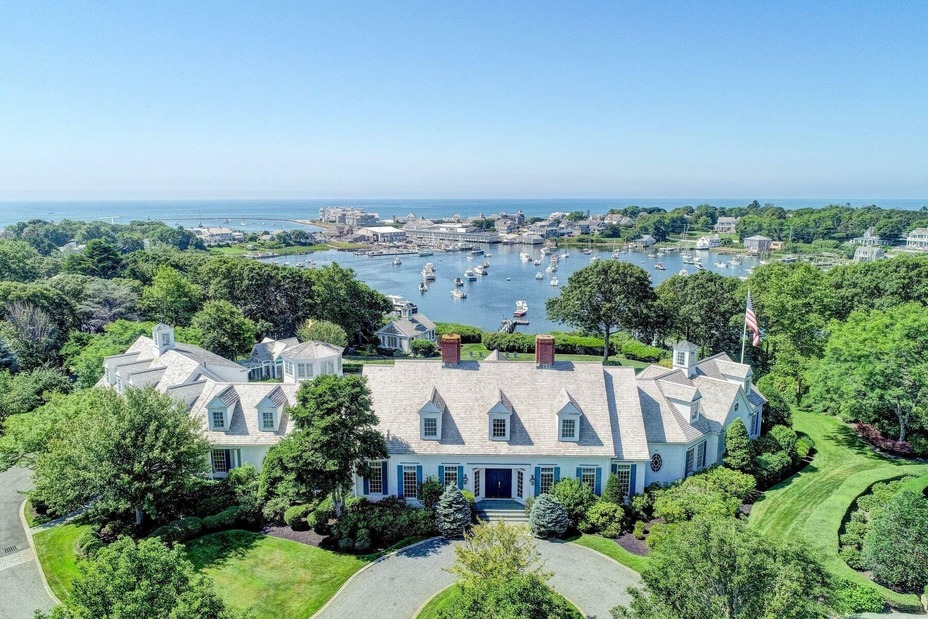 Explore the best examples of Cape Cod architecture, from historic homes ...