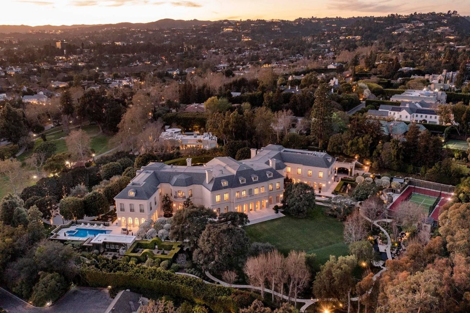 The 10 Best Mansions in the World: Coolest Estates You Can Actually Buy