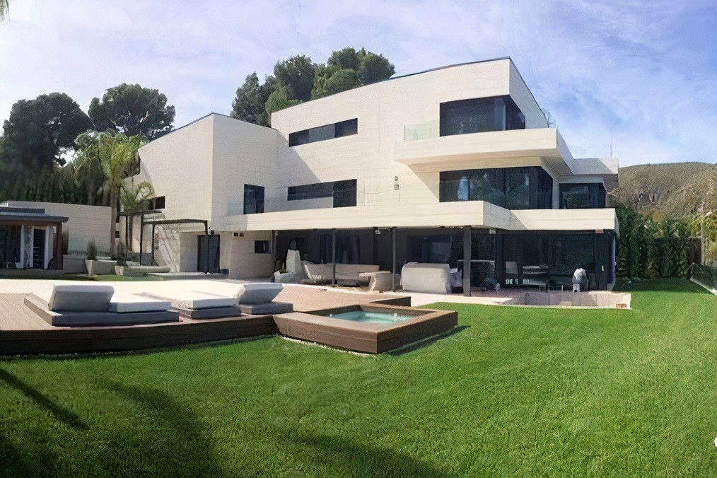 5 Striking Property Portfolios of the Highest-paid Footballers ...