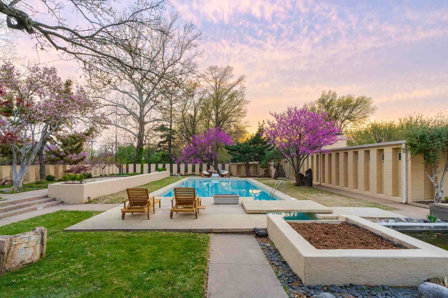 Restored Frank Lloyd Wright Mansion Hits the Market in Tulsa, USA ...