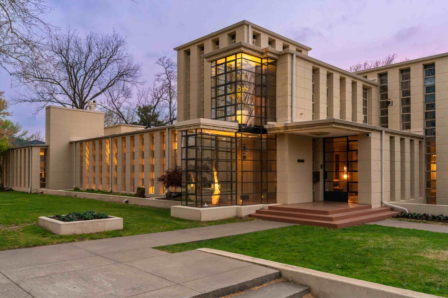 Restored Frank Lloyd Wright Mansion Hits the Market in Tulsa, USA ...