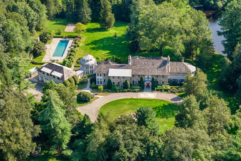 Mary Tyler Moore's Former Georgian Colonial Estate Now on the Market in ...