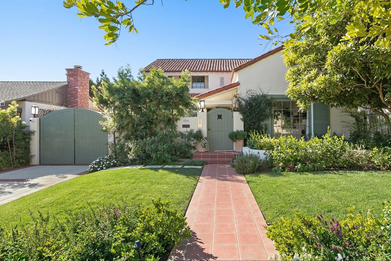 Emma Stone Sells Enchanting Comstock Hills Residence – JamesEdition