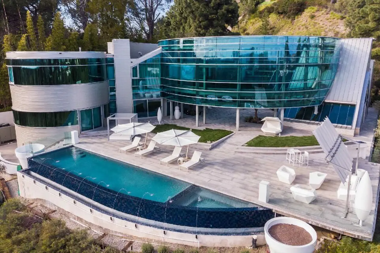 Futuristic UFO-Style Home Once Rented by Justin Bieber Now on the ...