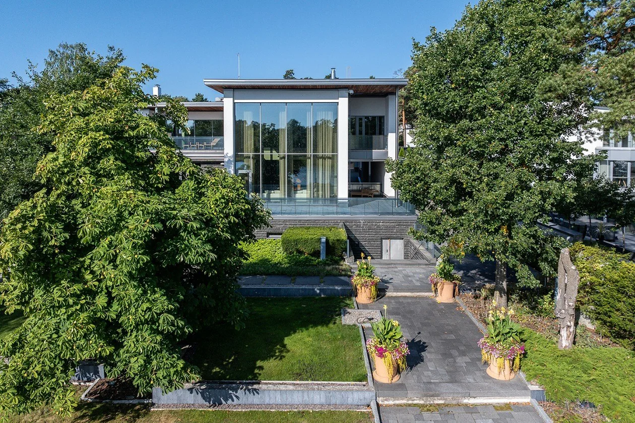 Formula 1 World Champion Kimi Räikkönen Lists His Seaside House in Finland – JamesEdition