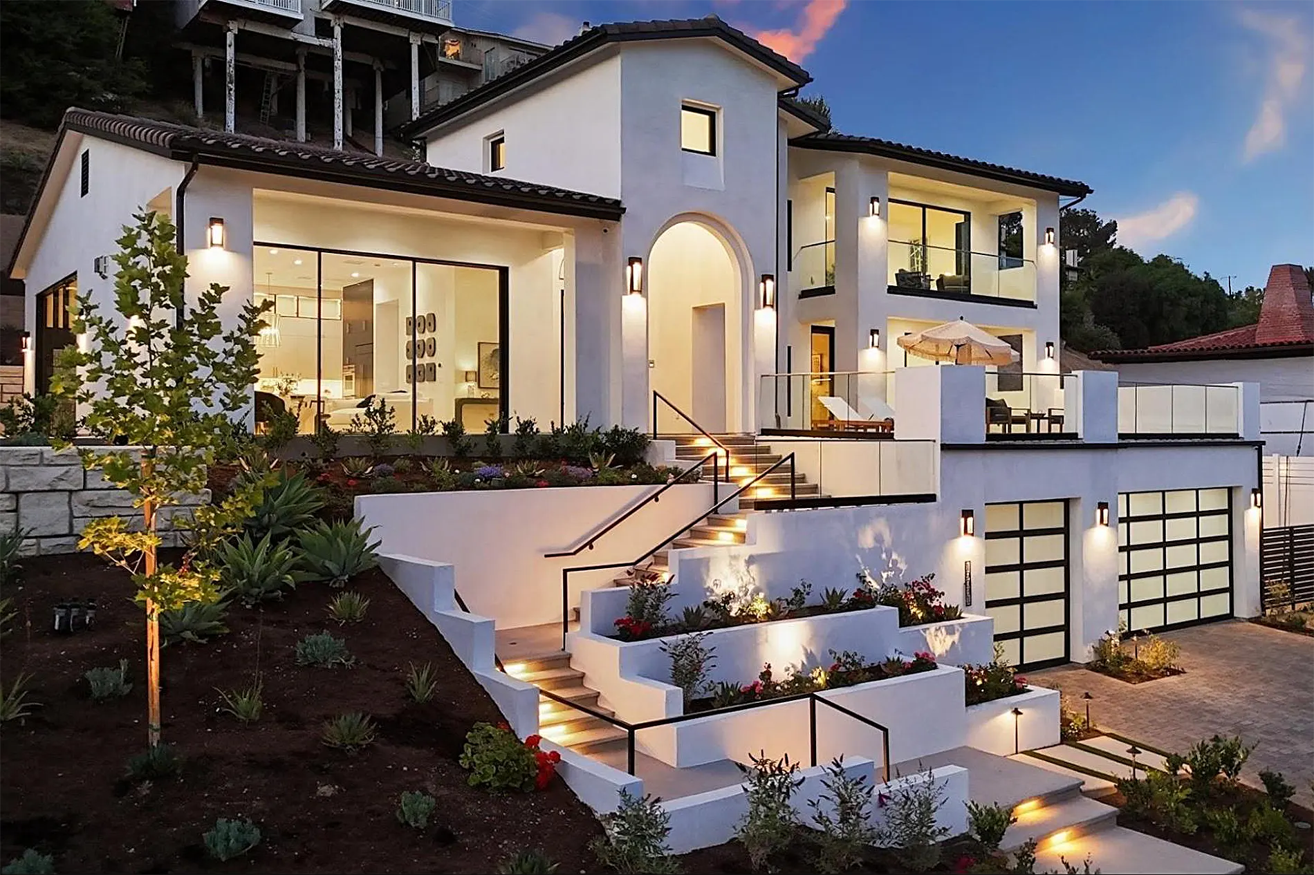 2025 Luxury Real Estate Trends: High-End Buyers' New Priorities