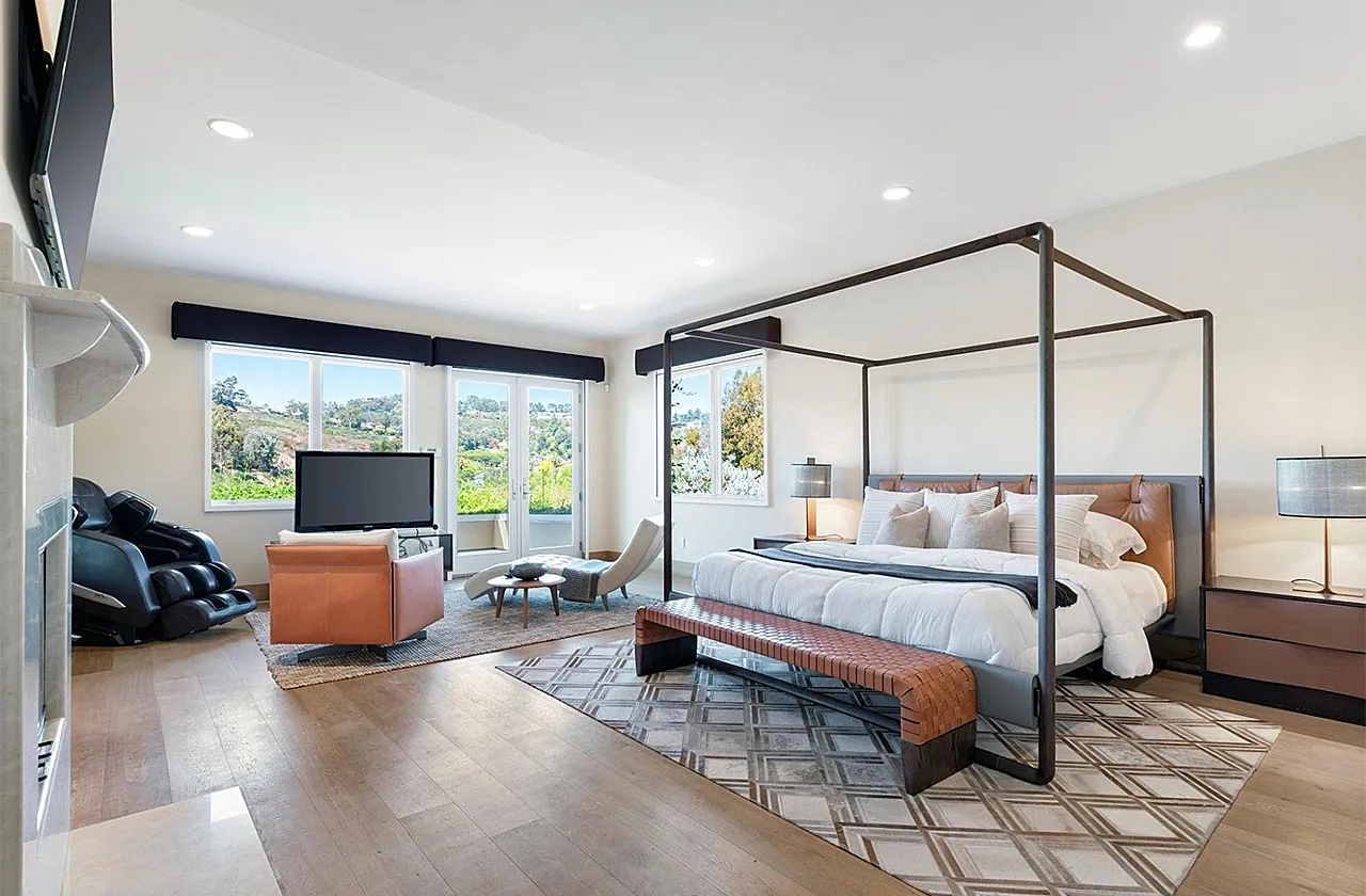 2025 Luxury Real Estate Trends: High-End Buyers' New Priorities